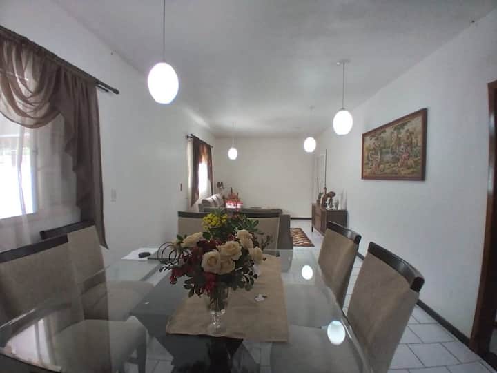 Casa Agradável Com Piscina - Blumenau
