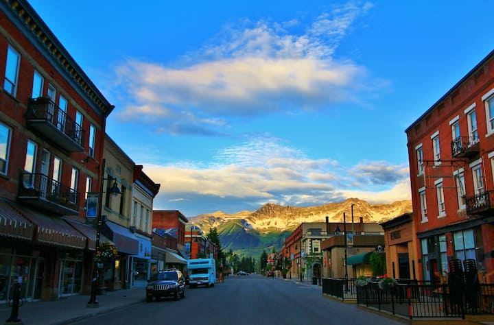 Charming Condo In The Heart Of Downtown Fernie - Fernie