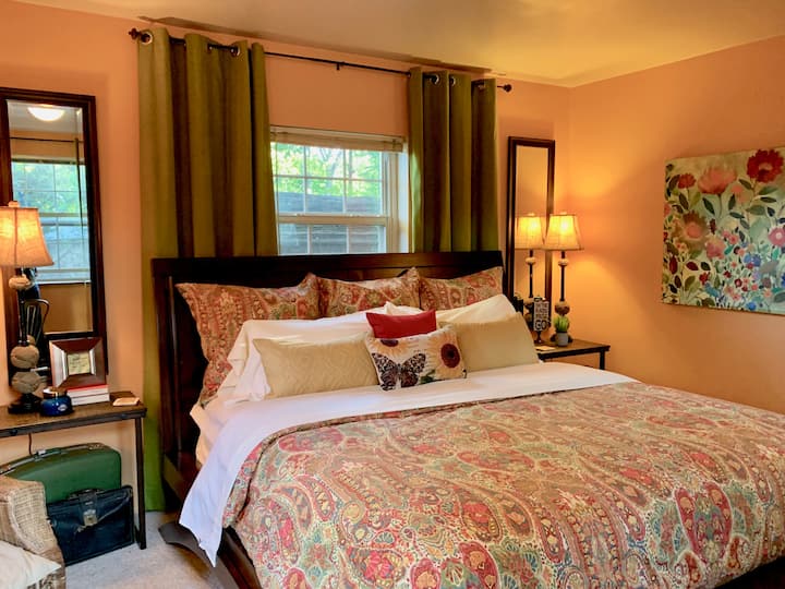 Cheerful North Valley Cottage Hideaway - Albuquerque, NM