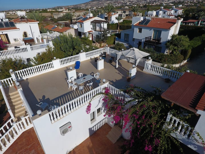 Coral Bride Villa   In  Coral  Bay  Center!!! - Zypern