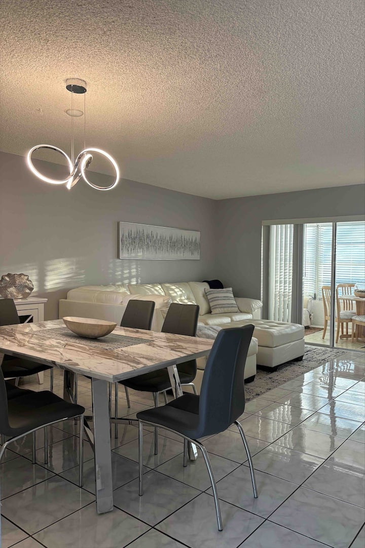 Modern Floridian Equipped Condo! - Margate, FL