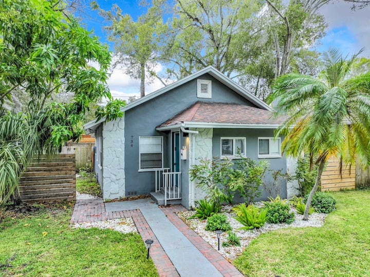 Florida Chic - St. Pete Bungalow Near Downtown - St. Petersburg, FL