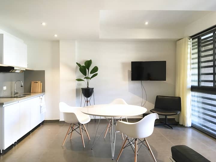 Modern Laureles Studio Apt, Fiber Optic + Netflix - Medellín