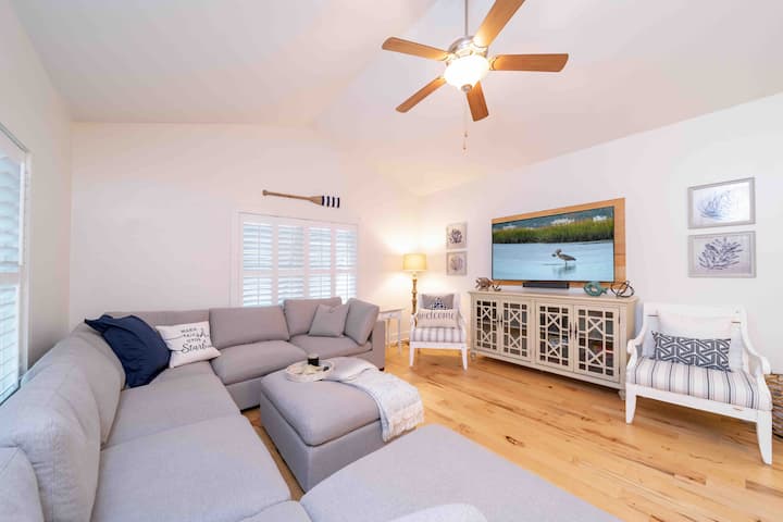 Charming Coastal Home Near Marshwalk, Beach & Golf - Murrells Inlet, SC