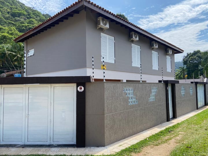 Casa Grande Com Wi-fi Na Praia Da Enseada - Ubatuba