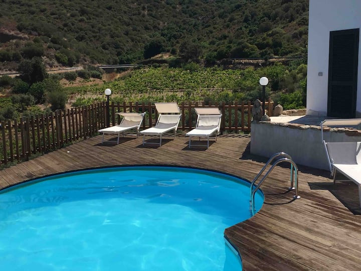 Mysig Lägenhet Med Härlig Terrass Mot Havet. - Sardegna