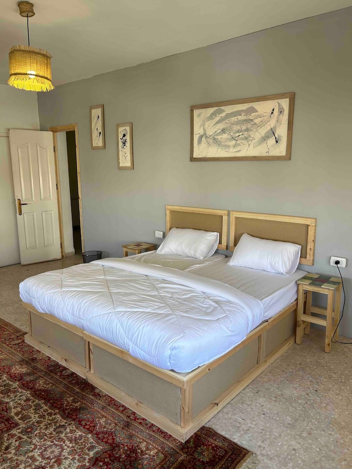 Spacious Room In Weibdeh Area - 암만 주