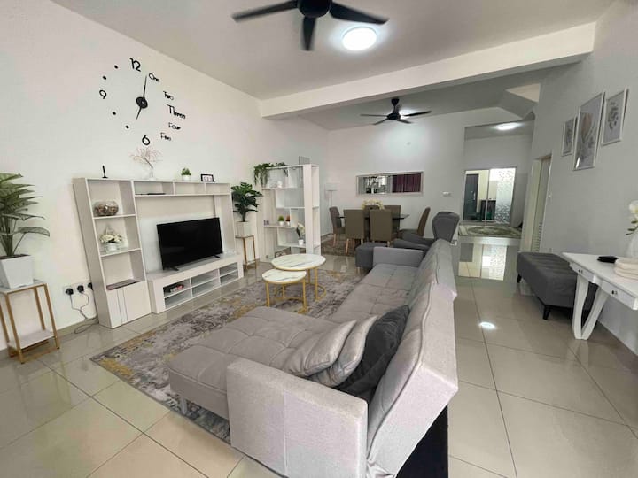 Safiyya Homestay ( Fully Aircond, Cozy) - 居鑾