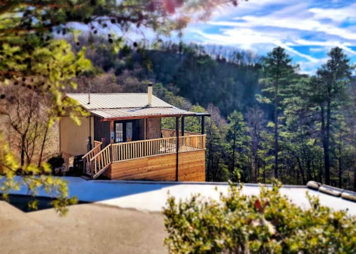 Amazing Location Perfect Getaway - Pigeon Forge, TN