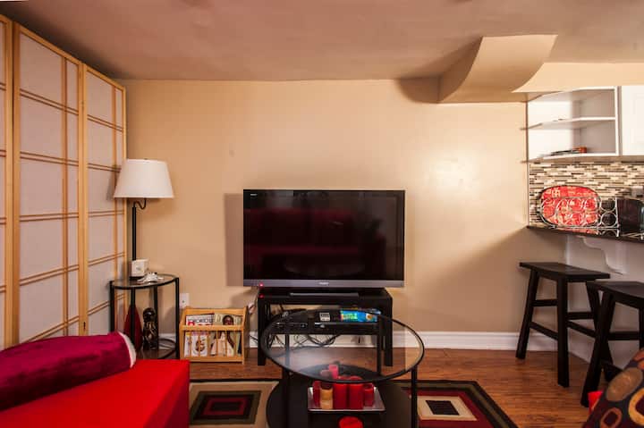 All The Comforts Of Home+parking! No Cleaning Fee! - Toronto