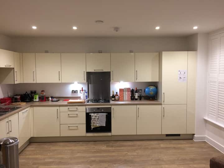 Luxury Flat, Town Centre, 1 Parking Space. 2 Bed. - Gloucestershire