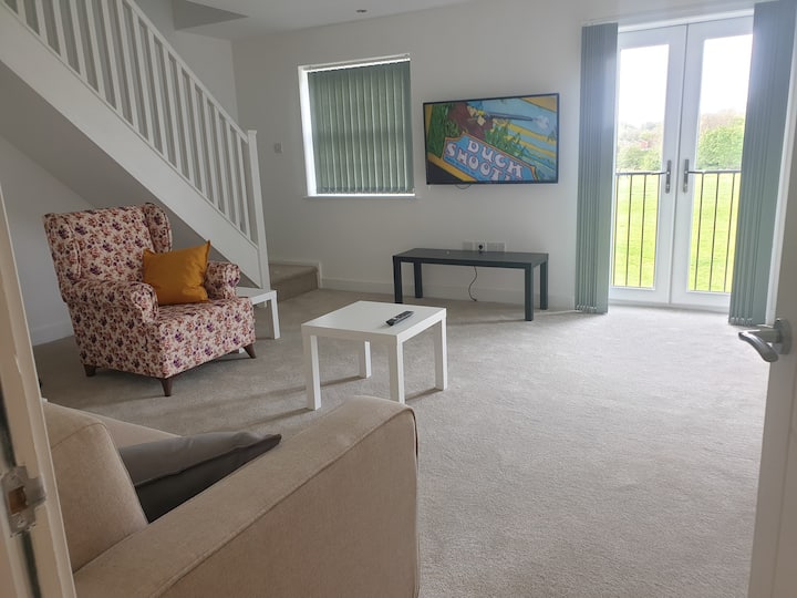 *Modern*wifi*smart*parking*spacious* - Retford