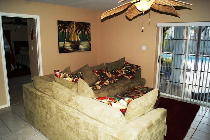 Blueheaven Mid-island Home W/pool Close To Bay - South Padre Island