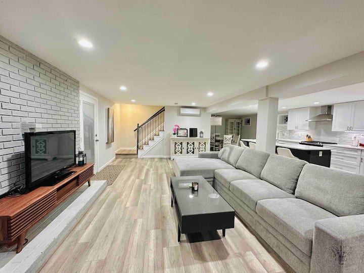The Lowell House: Oasis Of Arlington - Arlington, VA