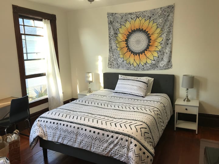 Downtown Delight Private Room Walk Dwntown, Beach! - Santa Barbara, CA