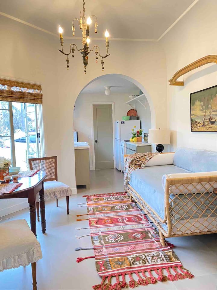 Beach Bungalow Surf City - Charming 1br 1ba - Huntington Beach, CA