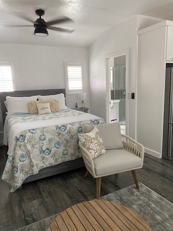 Private Beach Guesthouse W/ Private  Parking - San Diego