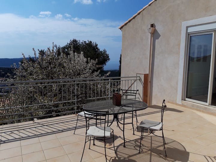 Appartement Avec Terrasse Vue Mer (3*) - Carnoux-en-Provence