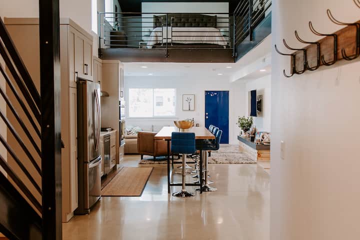 “The Miles Barn” Gorgeous Industrial Loft - Des Moines, IA