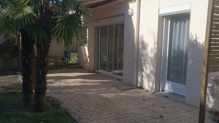 Ravissant T2 Dissimulé Dans Jardin - Valence