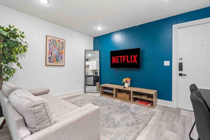 Modern & Stylish Apt In Downtown Dallas W/ Parking - Vickery Meadow - Dallas