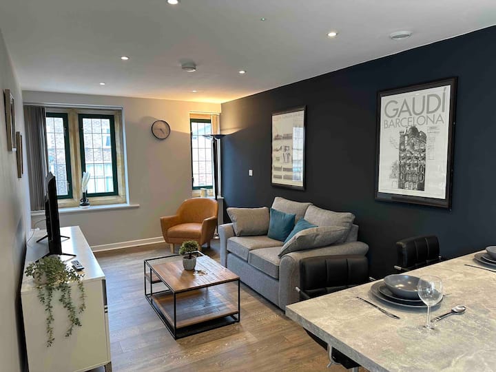 Stunning 2 Bed, 2 En-suite Apartment/free Parking - Coventry University