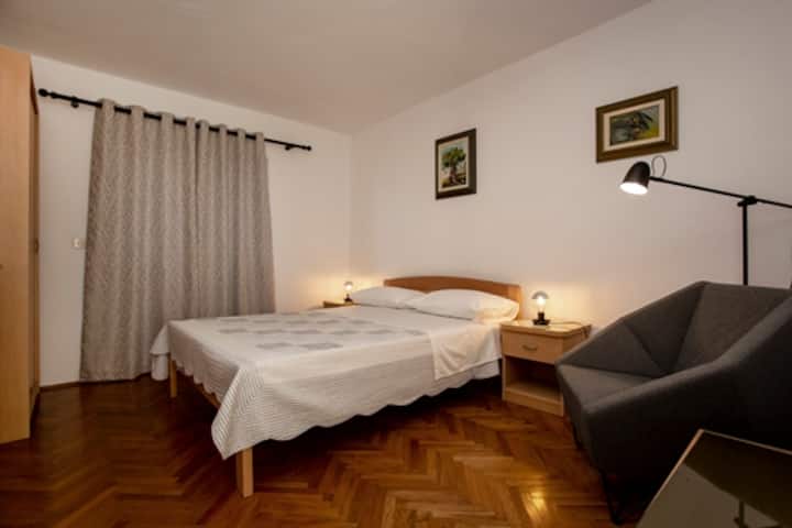 Apartment With 2 Rooms And  Parking In The Garden - Rovinj