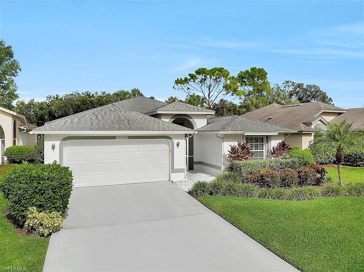 Golf/tennis/pickleball/bocce/swimming/luxury - Estero, FL