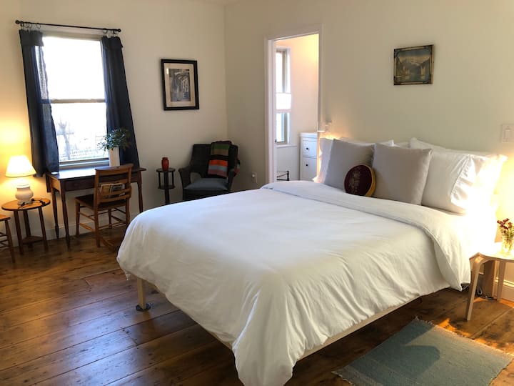 Cozy, Small Studio With Backyard & Great A/c - Newburgh, NY