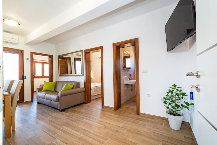 Apartment Emili, Np Paklenica - Starigrad