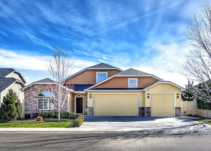5 Bdrm On Park Close To Everything! - Meridian, ID