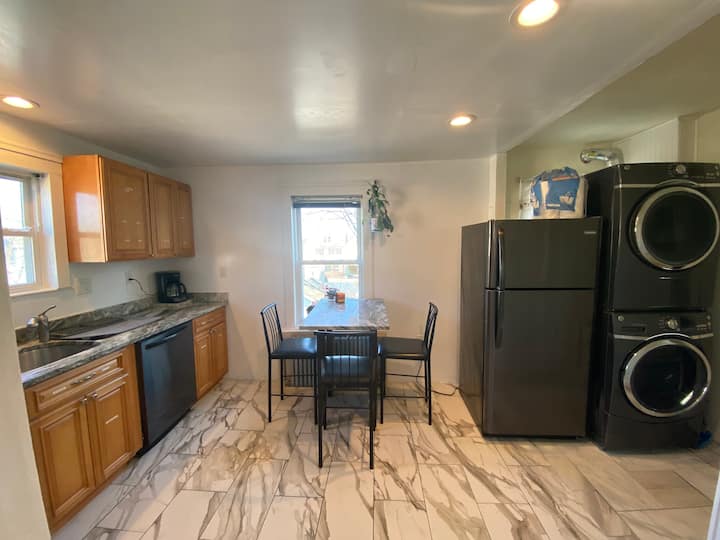 Amplio Apartamento - ¡A 5 Millas De Boston! - Somerville, MA