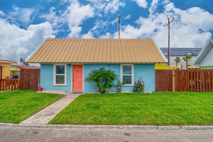 Blue Palm #4 1br 1ba, Old Town, Walk Everywhere - Port Aransas, TX