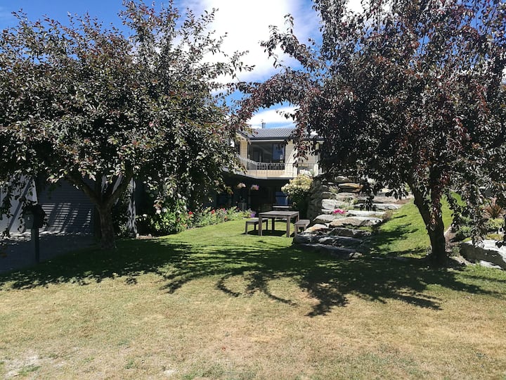 Park To Mountains Apartment, Arrowtown. - Arrowtown