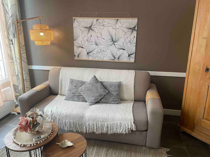 Modern Flat Near Old Town, Easy Check-in - Nice