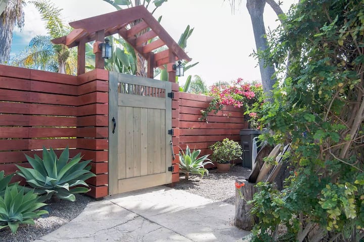 Classic So Cal 2 Bed 2 Bath W/separate Office - Encinitas, CA