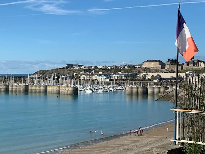 Les Pieds Dans L'eau, Accès Direct à La Plage ! - Granville
