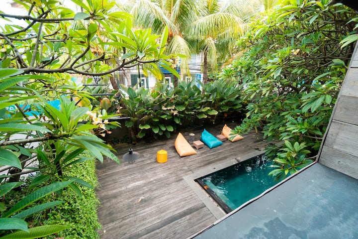 Work Space & Bed Dorm Near Bali Airport - Kuta
