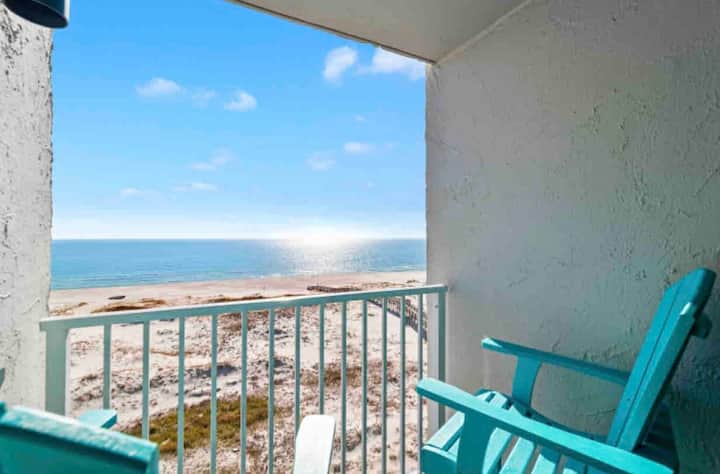 Beachfront - High Rise - Lots Of Amenities - United States