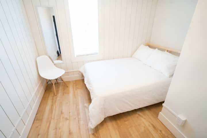 Cozy Bedroom In Riversdale Near River/downtown - Saskatoon