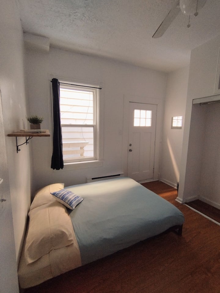 Private Room On Ossington Ave - Toronto