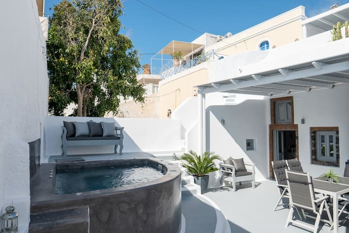 Villa Luxueuse Santorini : 2 Jacuzzis Et Vue Mer. - Santorini