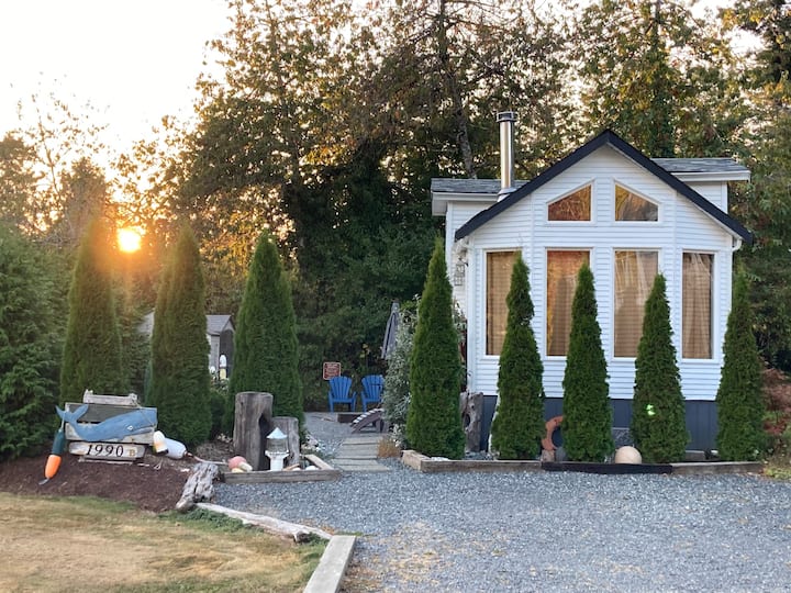 Hot Tub & Trails Nearby ~ Coastal Cottage Sooke - Sooke