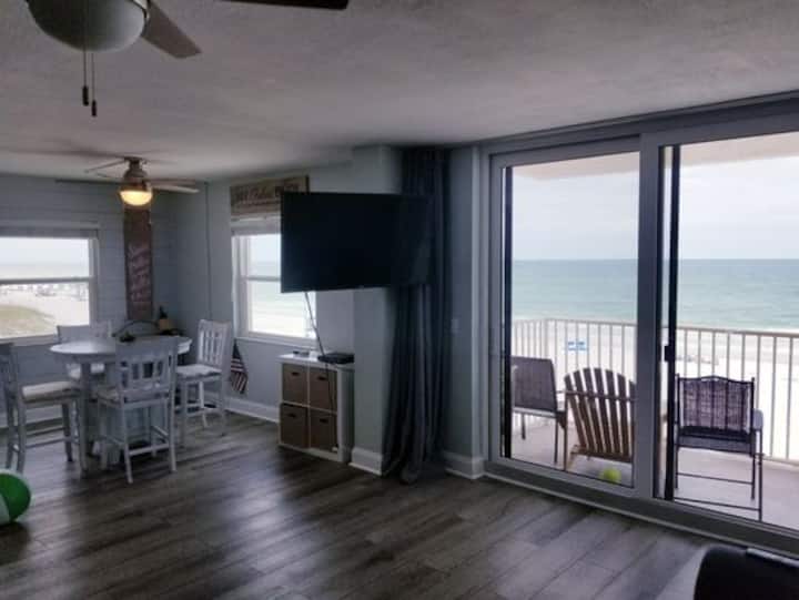 Cozy Condo In The Middle Of Paradise (Beachfront) - Indian Shores, FL