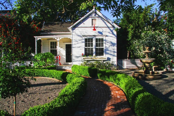 Luxury Cottage Home In Downtown St. Helena - Pope Valley, CA