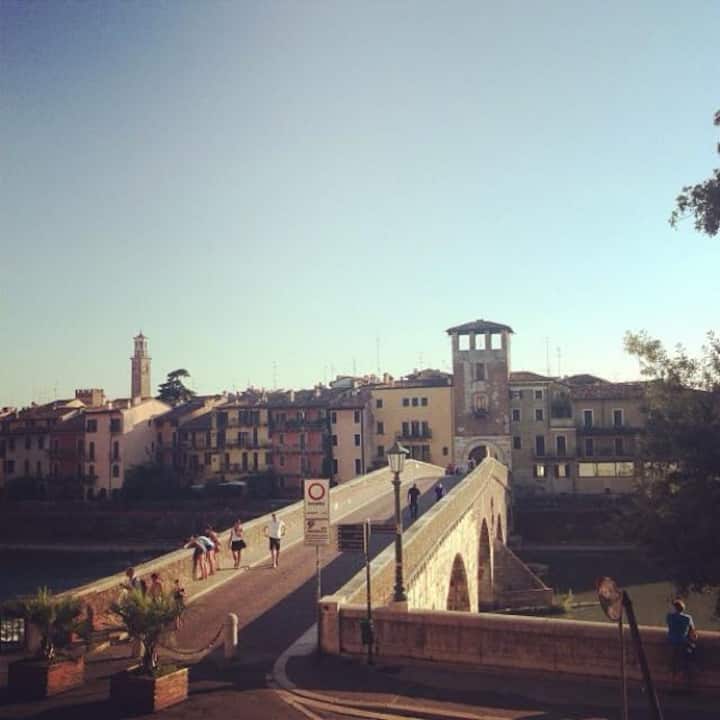 Un Balcone Su Ponte Pietra - Verona