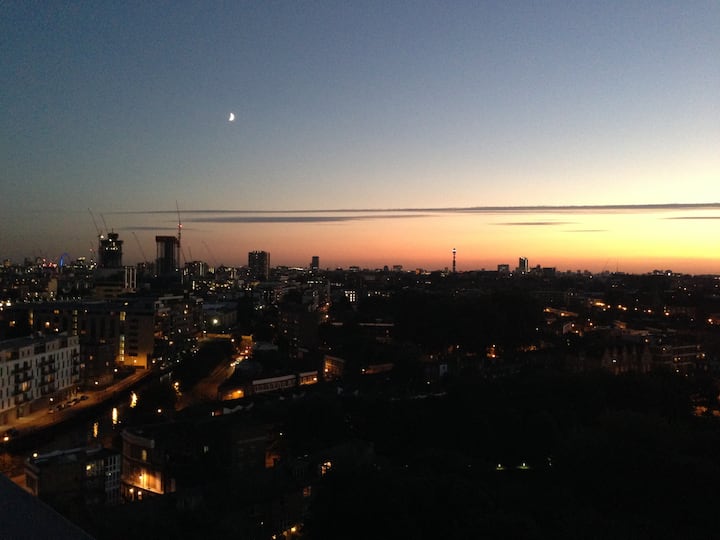 Artistic Flat With Stunning Views - London