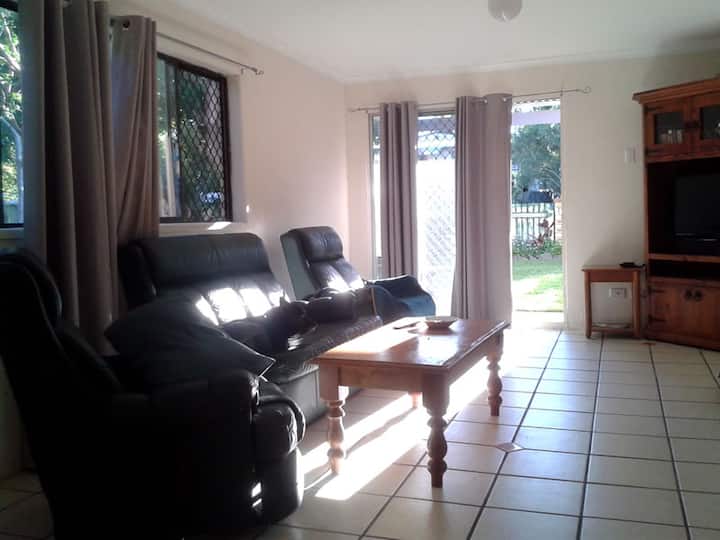 Spacious Room Near The Beach - Redcliffe