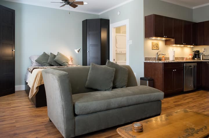 Charming Peden Cottage - Houston Tx - Houston, TX