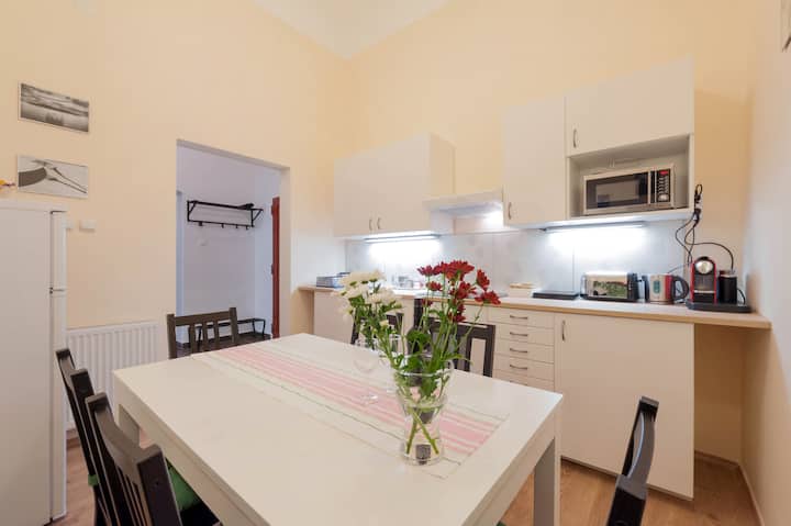 85sqm Quiet Apartment With 2br In The Heart Of Bp - Budapest